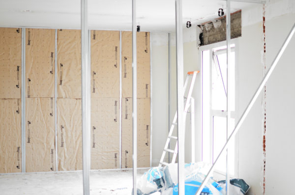 Tout savoir sur la pose de cloison en placoplâtre - Breizh BTP CR